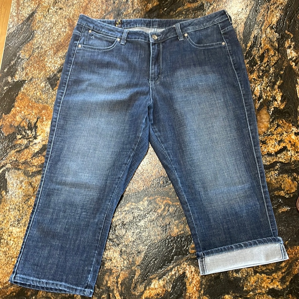Wrangler Aura Capris, Stretch Denim, Dark Wash. Pocke… - Gem